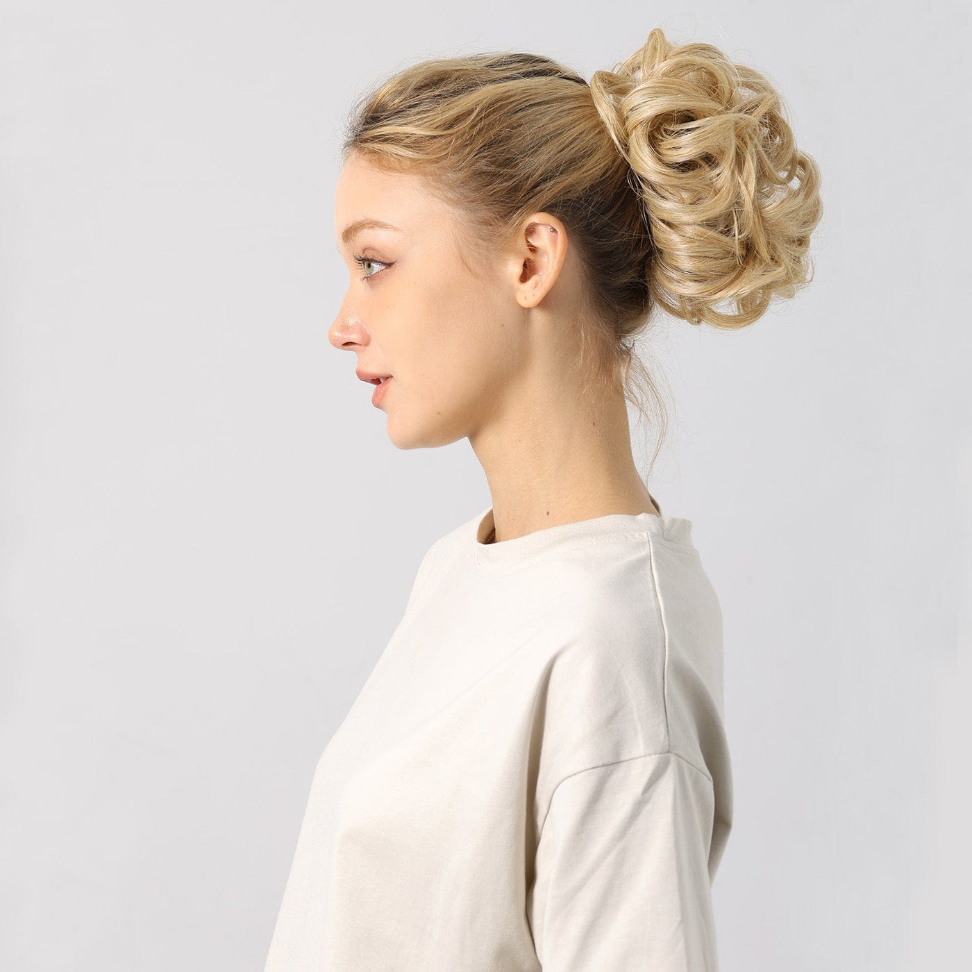 Effortless Boho Messy Bun Hairstyle with Ease| Juvabun Hair Extension